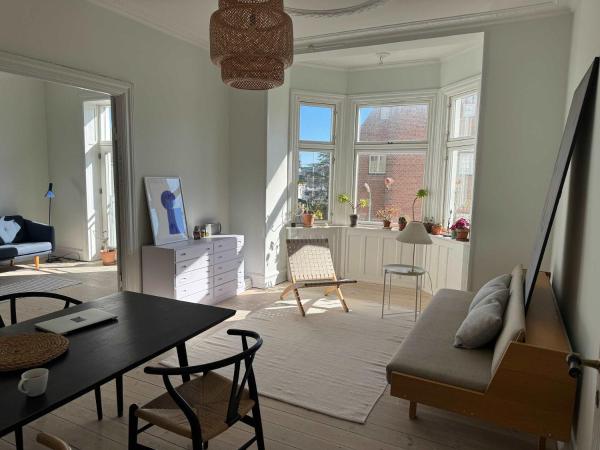 Elegant Hellerup Apt W Sea Views And Beach Access - Kopenhagen