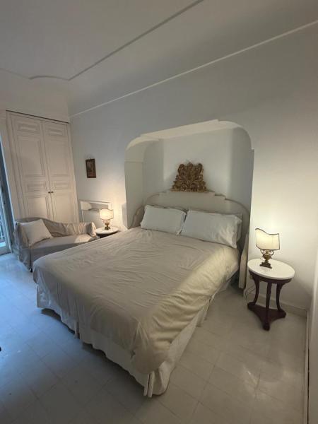 White Suite Capri - Capri