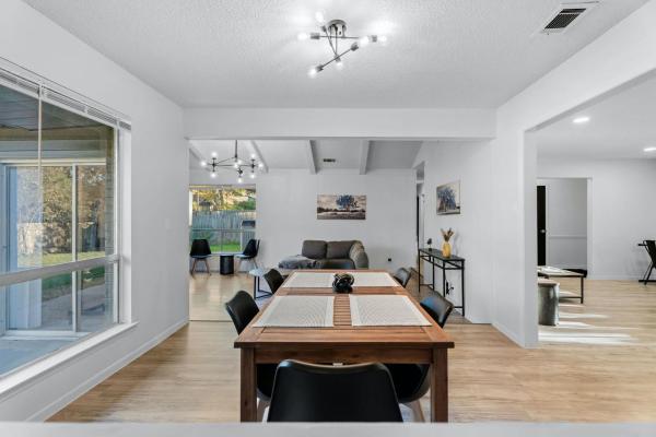 Stylish 3br Near The Domain Modern Austin Stay - Austin, TX