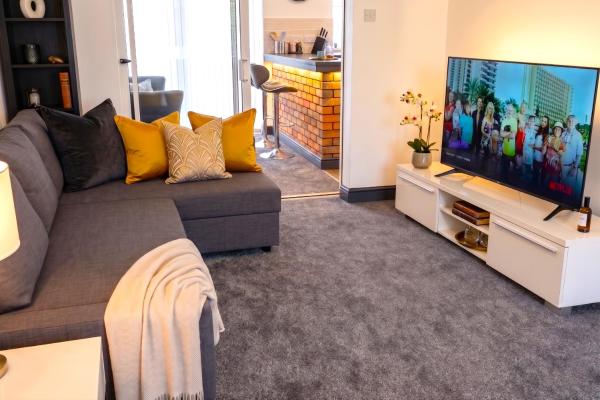 Green Haven Villa - 4br Spacious House With Hot Tub, Ample Parking, Air Condition, Wifi, Netflix, Patio & Garden - Oxford