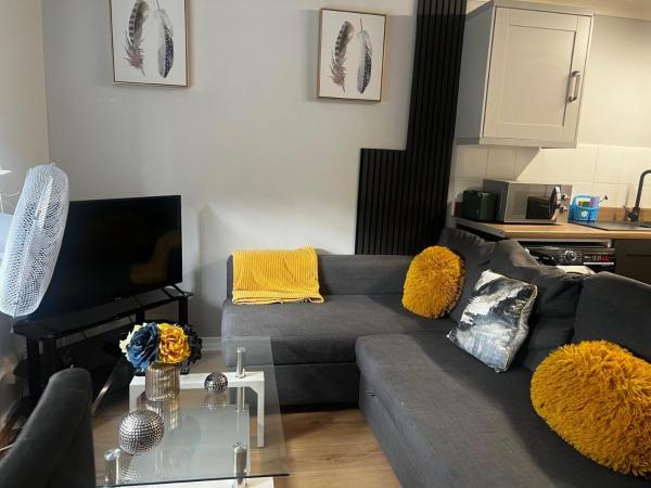2-bed - Sleeps 5 - Free Parking - Town Centre - Thurrock