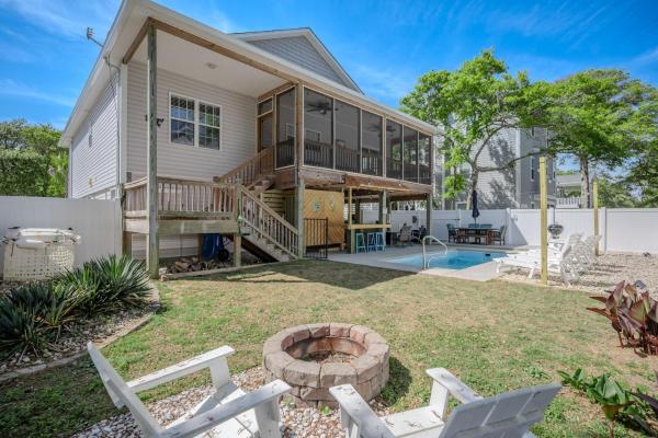 Sandy Toes Bungalow By Oak Island Accommodations - Oak Island, NC