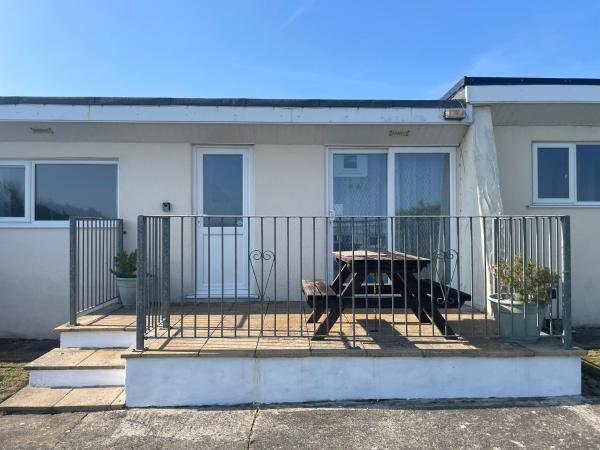 Widemouth Waves Holiday Chalet - Devon