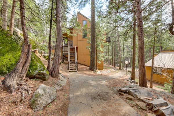 2 Mi To Dorabella Cove Dog-friendly Townhouse! - Shaver Lake, CA
