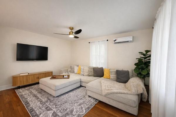 Spacious 2 Br With Hottub Close To Downtown And Beach - Palm Beach, FL
