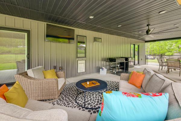 Modern-style Home W/ Patio, Near Greers Ferry Lake - Heber Springs, AR