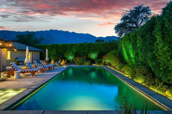 Free Pool Heating Hot Tub Pool Table Fire Pit - Palm Springs, CA