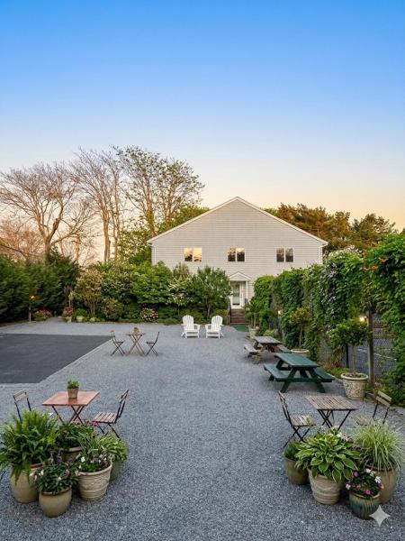 Azur East, Southampton - The Hamptons, NY