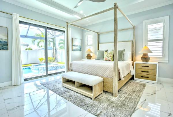 Bergamo - Stunning 4br 3ba Home Featuring A Private Pool With Spa, Bikes, Ping-pong, Covered Outdoor Kitchen And Spacious Dining Area! Pet Friendly And Just Minutes From Vanderbilt Beach Mercato And Naples Attractions! - Bonita Springs, FL