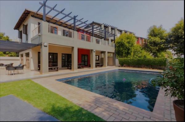 Stylish Bachelor Pad In The Heart Of Fourways 2 - Chartwell
