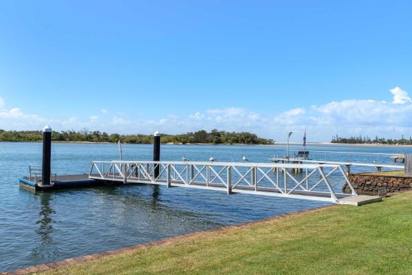 Maroochy Riverfront Escape- Walk To Cbd & Ocean St - Sunshine Coast