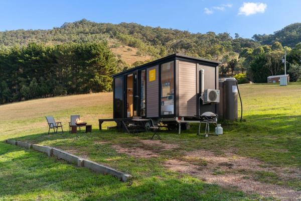 Rae At Lake George Winery By Tiny Away - Lake George, New South Wales