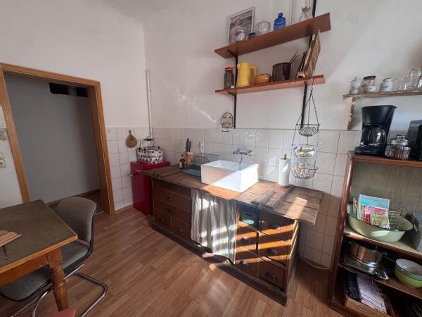 Ferienwohnung - Fahrstuhl - 2 Schlafzimmer - Küche - Wlan - Parkplatz - 6 Schlafplätze - Wanne - - Weida