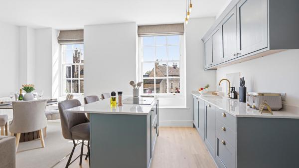 Brand New Tetbury Apartment - 2-bed, 2 Bath, Parking, Central Location - Tetbury