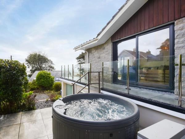 The Gables - Fabulous Views With Hot Tub Sleeps 8 - Aberdovey