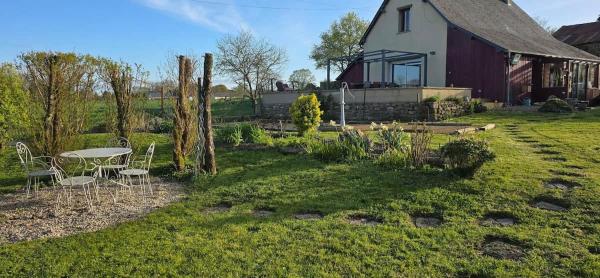 Maison De Campagne 2-6 P. Dans Un Hameau Paisible - Évron