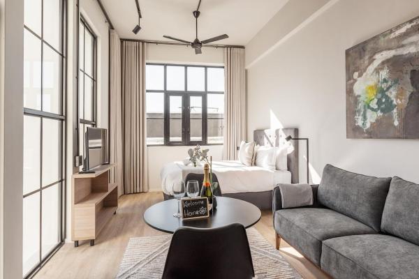 Sun Filled Contemporary Apartment In The East City - Cape Town