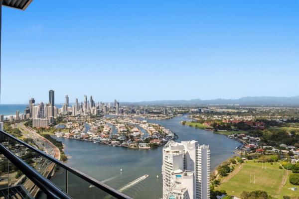 High Level Ocean View 3 Bedroom 2 Bathroom Apartment With Free Parking - Nerang