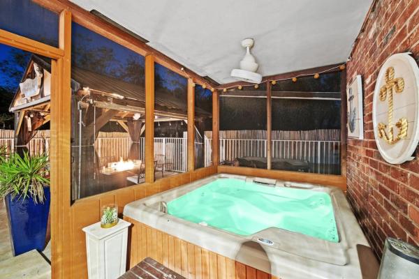 Upgraded Lux Retreat Coconut Creek With Hot Tub And Pool - Coconut Creek, FL