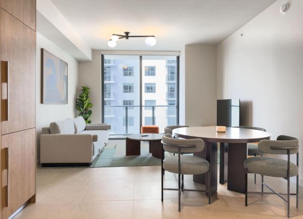 C2111 Urban Minimalist Escape With High-floor Views And Pool In Miami Downtown - Miami