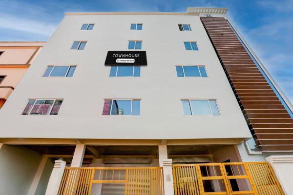 Super Townhouse Puri Bypass Crossway Formerly Hotel Pratee Heights - Bhubaneswar