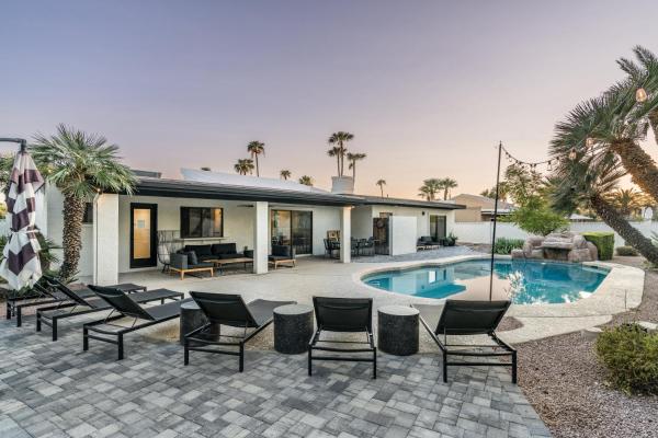 Exciting Backyard Entertainment And Close To Exclusive Golf Courses At La Quinta Del Sol - Phoenix, AZ