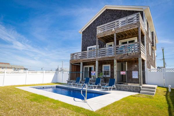 Spacious Kdh Getaway With Views Near Beach & Shops - Kill Devil Hills, NC