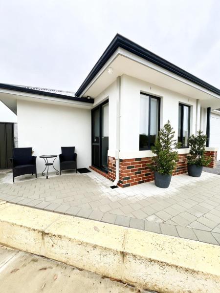 Landsdale Hideaway New Build Private Guests House - Joondalup