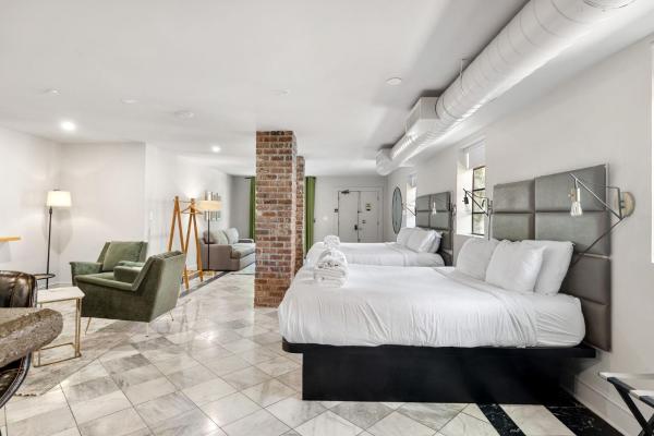 King And Queen Suite 1st Floor Sleeps 6 - Savannah, GA