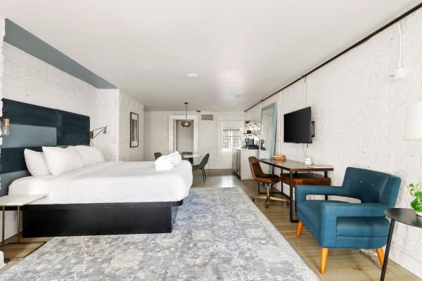 Stunning Suite With Kitchenette 1st Floor - Savannah, GA