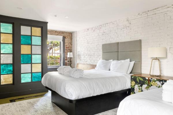 Double Queen Suite 1st Floor Boutique Hotel - Savannah, GA