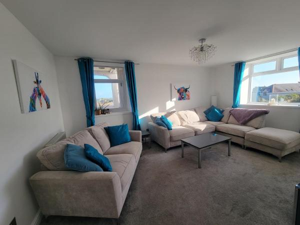 Cwtch Y Môr - New Outdoor Pool Spacious 3 Bed, Sea & Mountain Views - Holyhead