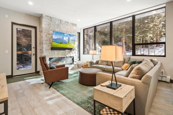 Ski In Out Loft 103 I Hot Tub I Gym I Great Views I Activity Program - Winter Park, CO