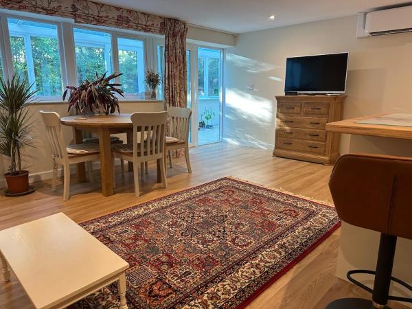 Hornbeams Annexe - Deluxe Apartment - East Sussex