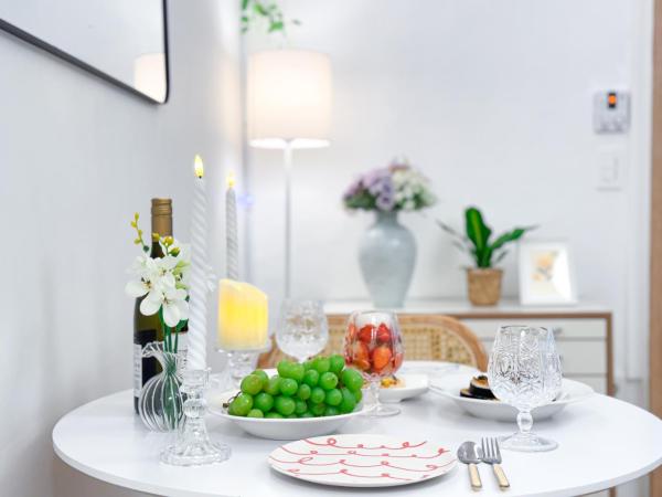 Seoul Quiet Family Stay 2 Bedroom Near Hongdae Sinchon Area Netflix Free Parking & Luggage March Cherry Blossom Festival Redload 1min Max 5 Guests Gwanghwamun Bts - Seoul Gimpo Airport (GMP)
