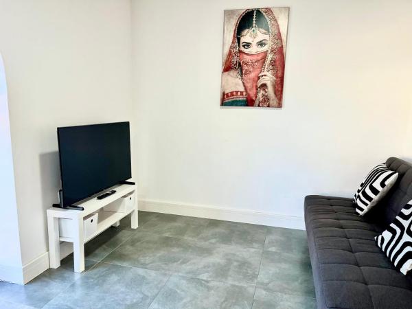 Falcon Crest Lodge -Sleep 7 - Wi-fi - Free Parking - Birmingham