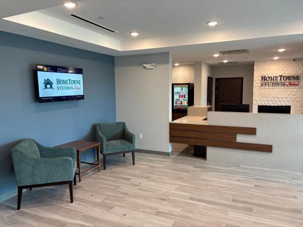 Hometowne Studios By Red Roof Fort Myers - Fort Myers, FL