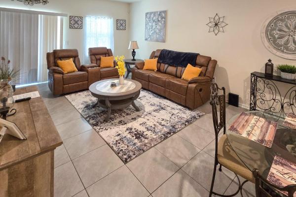 4 Mi To Everbank Stadium! Stylish Suburban Retreat - Jacksonville