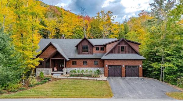Loon Chalet Ski Shuttle, Hot Tub, Sleeps 19 - Franconia, NH