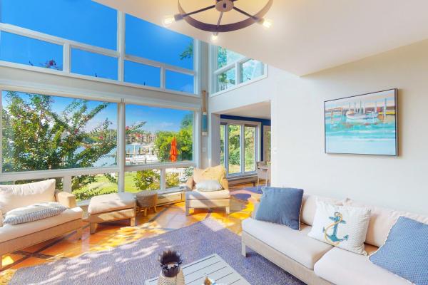 Dog-friendly Riverfront Home With Dock, 2 Balconies, Waterside Patio, & Grill - Annapolis, MD