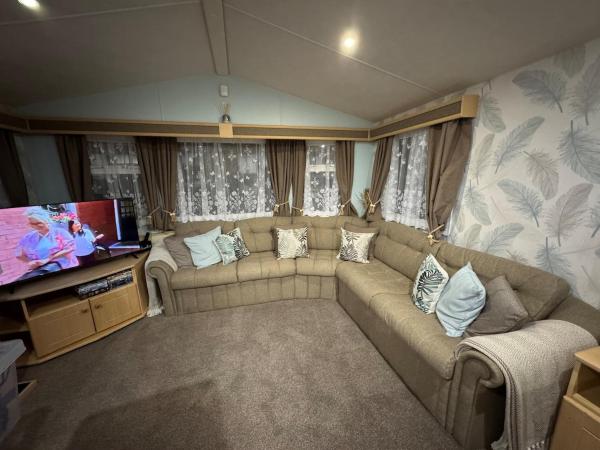 Coastal Retreat With Monkey-themed Kids Rooms Caravan - Beaulieu