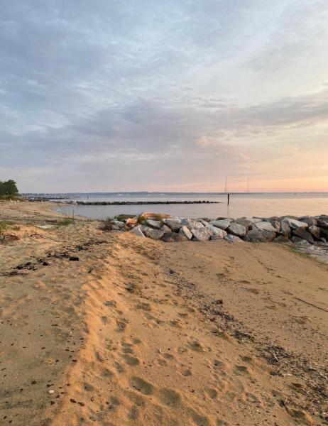 Spacious Beachfront Home With Decks, Gas Grill, Wet Bar, Gas Fireplace, And Wd - Chesapeake Bay