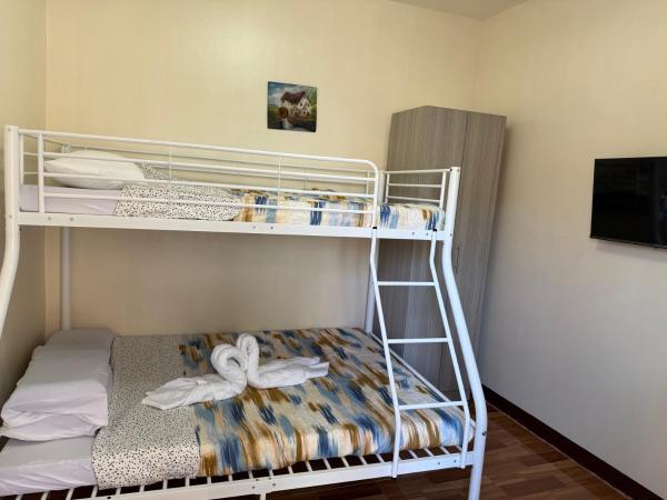 Amad's Rental Space Family Room - Bantayan