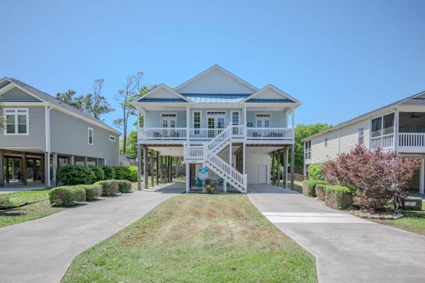 Pelican Cove By Oak Island Accommodations - Oak Island, NC
