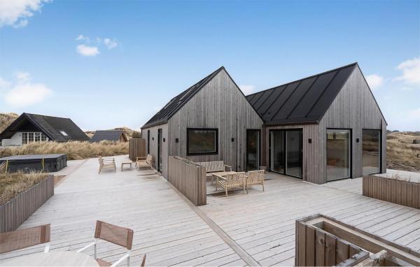 Stunning Home In Ringkøbing With Sauna - Hvide Sande