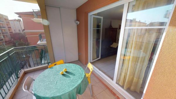 13rp - Grand 3p Plein Centre Avec Terrasse Et Parking - Menton