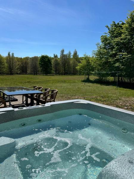 Unieke Vakantiewoning Met Jacuzzi In De Natuur - Genk