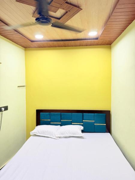 Lalju Kripa Guest House, Banke Bihari Ji 100 Meter - Vrindavan