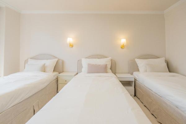House Of Space Up To 21 People 5 Minutes From Banwoldang Station 11 Beds 210 Sq Ft 3 Bathrooms Ideal For Large Groups Designer Interior - Daegu