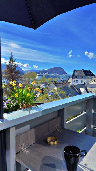 Leilighet Med Sydvendt Balkong - Alesund